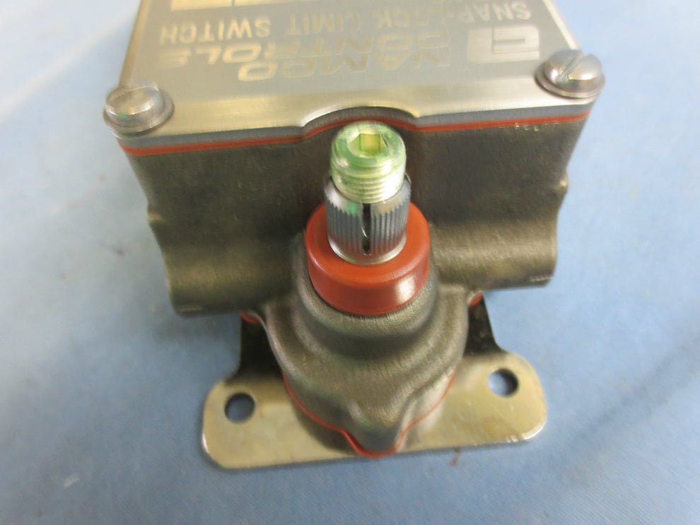 NAMCO EA180-31302 SNAP-LOCK LIMIT SWITCH - NEW SURPLUS – Select Surplus